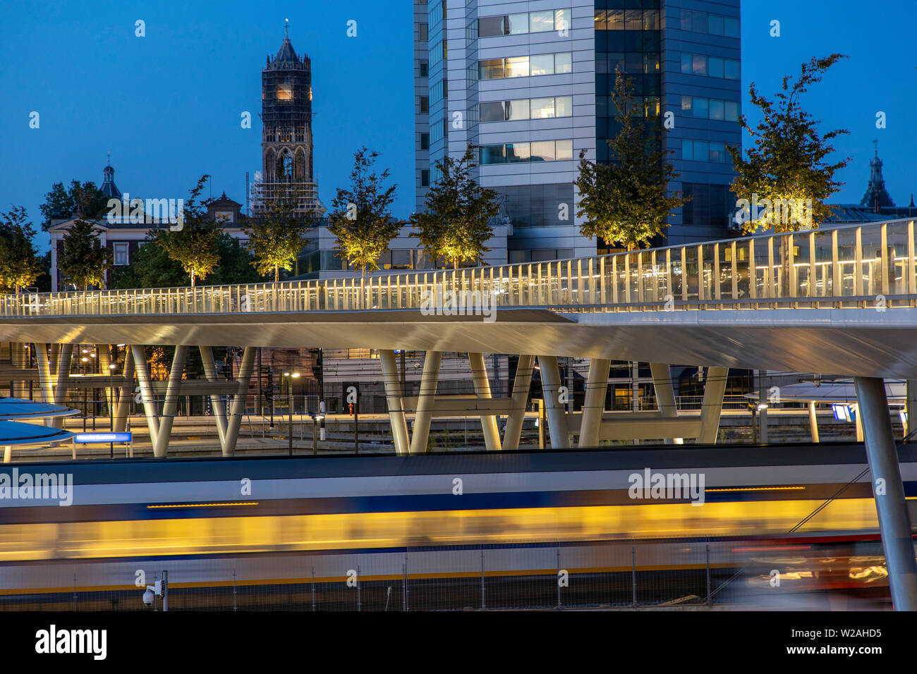 Utrecht, the Netherlands, the Moreelsebrug, pedestrians and cyclists ...