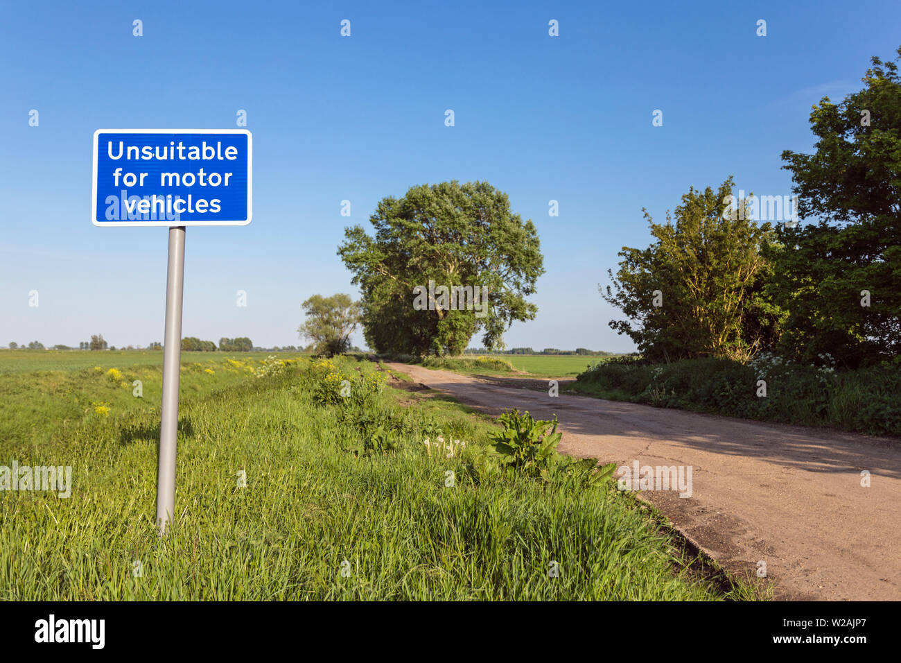 Unsuitable for motor vehicles sign hi-res stock photography and images ...