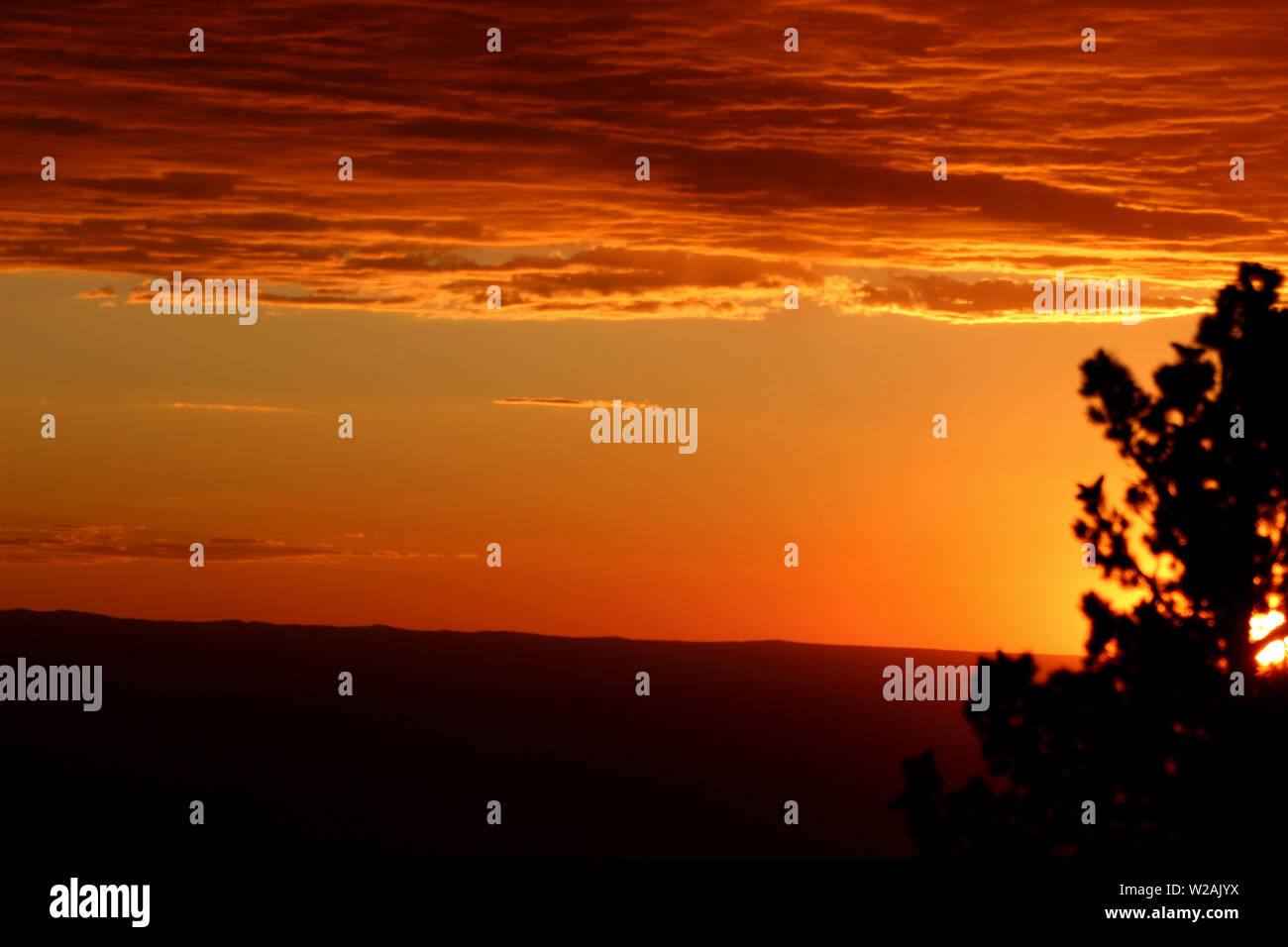 Gold orange sunset clouds hi-res stock photography and images - Alamy