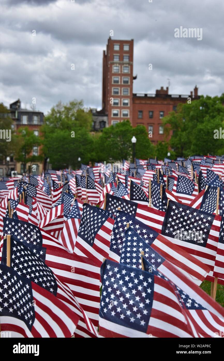 Thousands of flags memorializing fallen soldiers on Memorial Day, 2019 ...