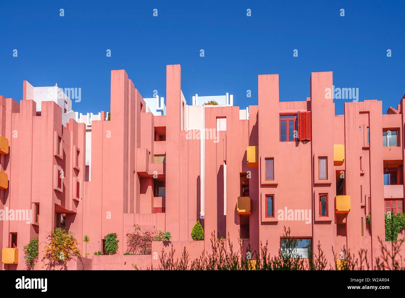 Muralla roja bofill hi-res stock photography and images - Alamy