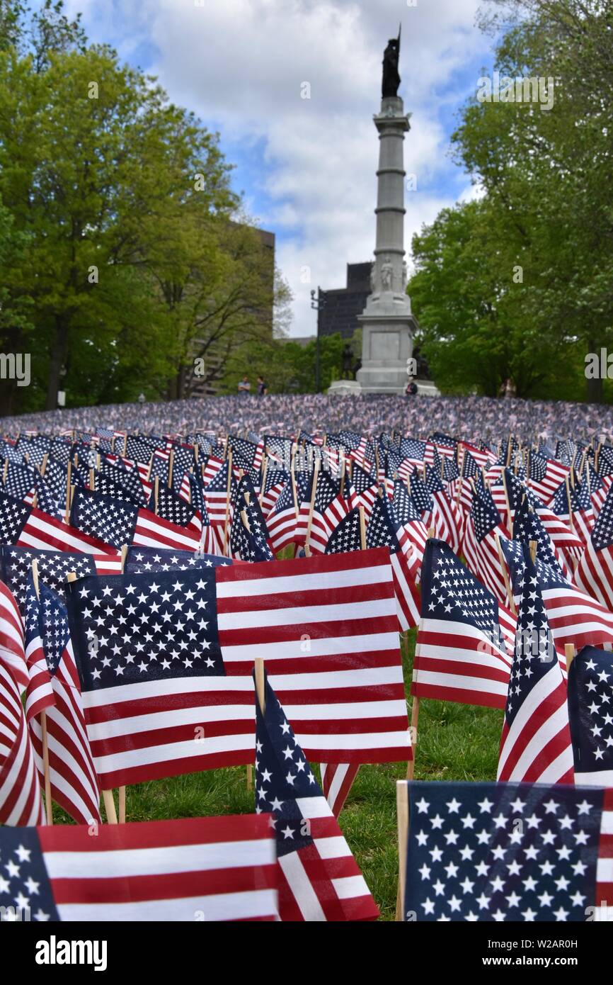 Thousands of flags memorializing fallen soldiers on Memorial Day, 2019 ...