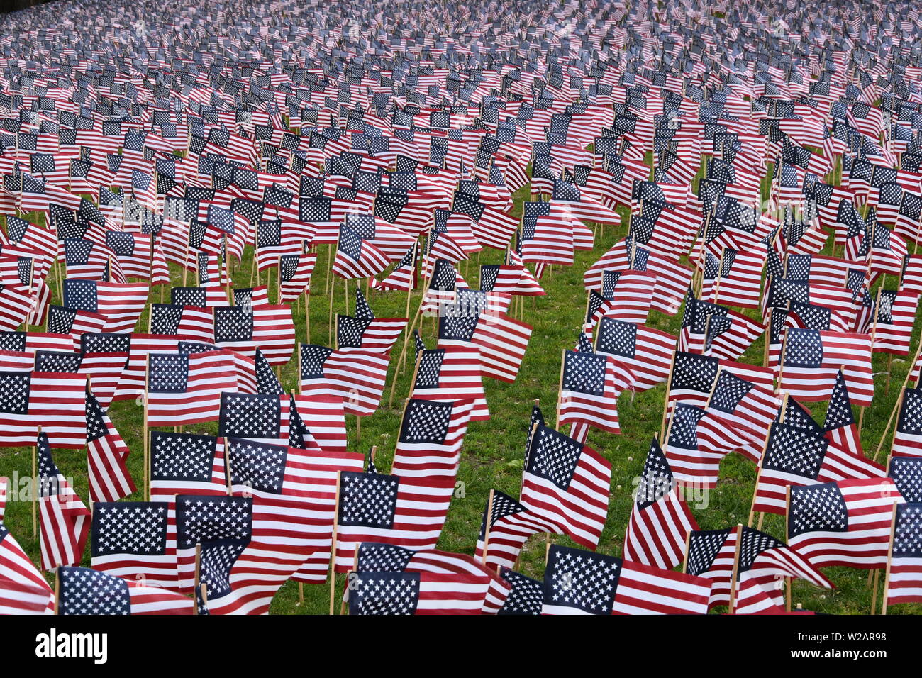 Thousands of flags memorializing fallen soldiers on Memorial Day, 2019 ...