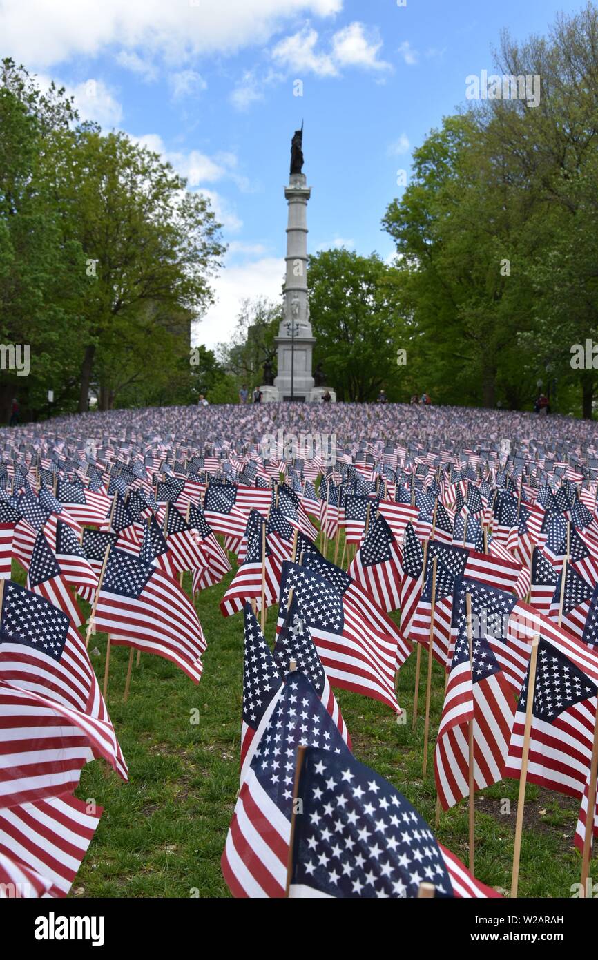 Thousands of flags memorializing fallen soldiers on Memorial Day, 2019 ...