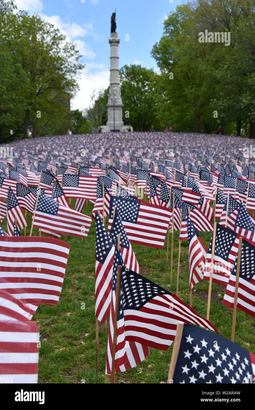 Thousands of flags memorializing fallen soldiers on Memorial Day, 2019 ...