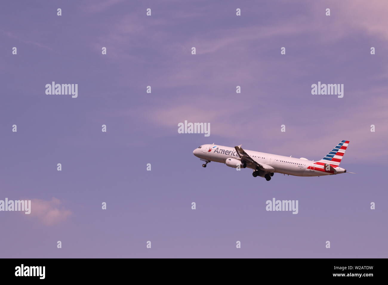 American Airlines planes taking off at CLT, Charlotte Douglas ...