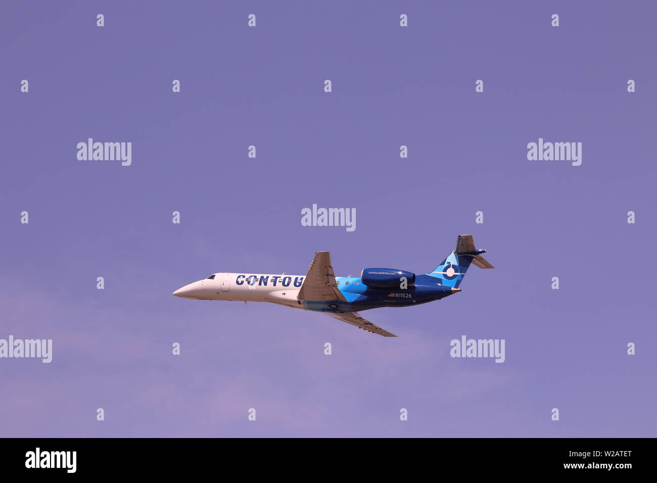 Contour airlines erj 135 hi-res stock photography and images - Alamy