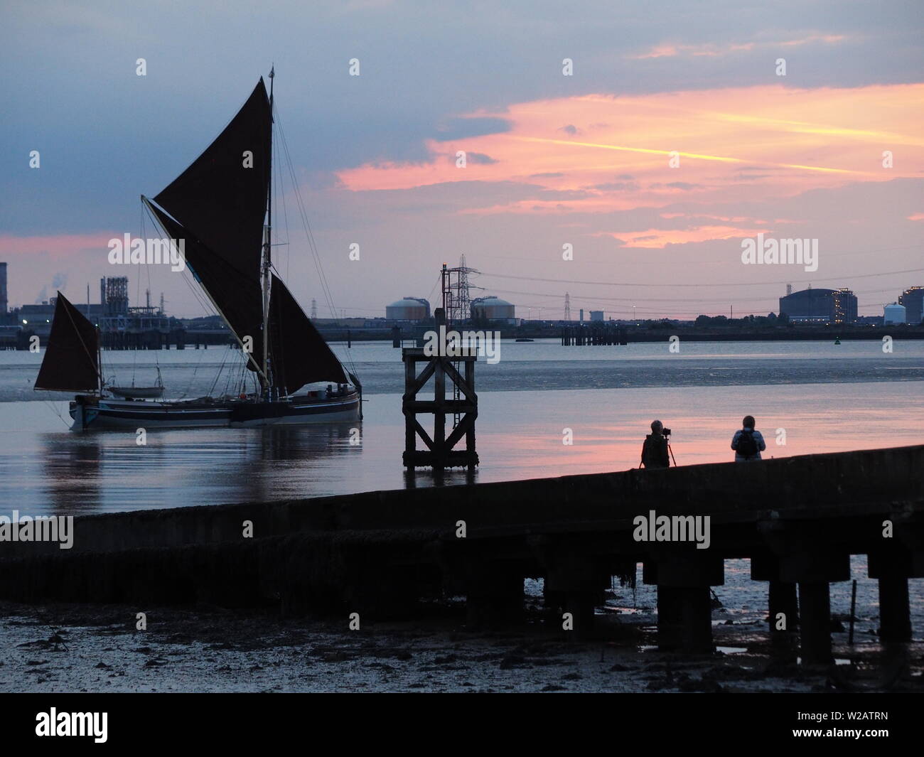 Sailing barge boat hi-res stock photography and images - Alamy