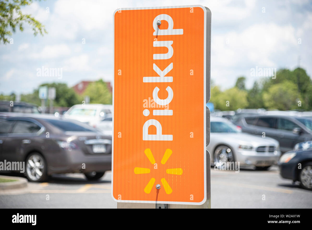 Walmart pickup sign hi-res stock photography and images - Alamy