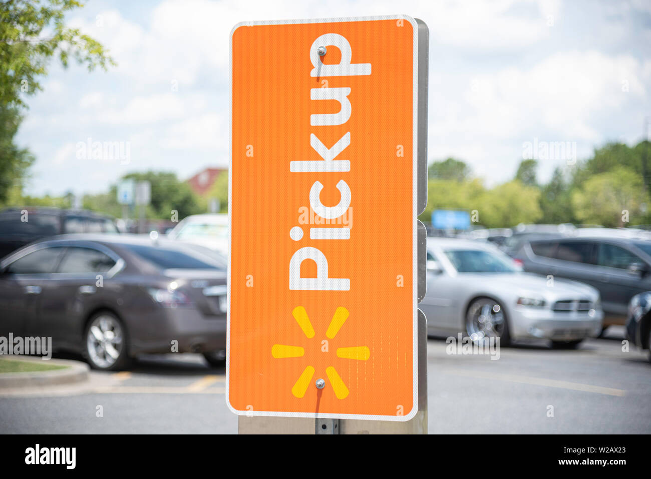 Walmart pickup sign hi-res stock photography and images - Alamy