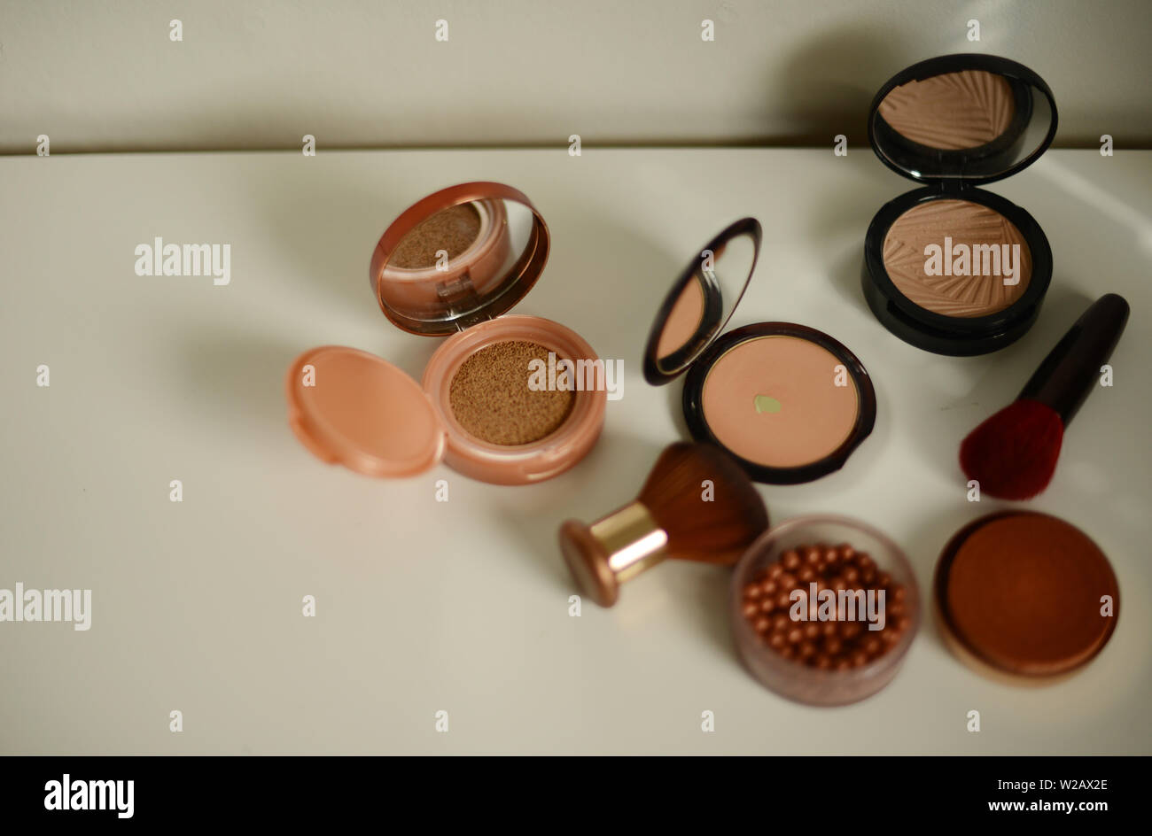 Compact face powder hi-res stock photography and images - Alamy