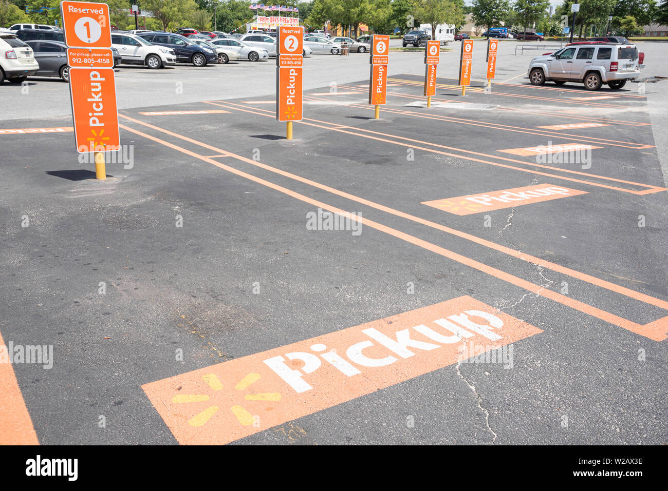 Walmart pickup sign hi-res stock photography and images - Alamy