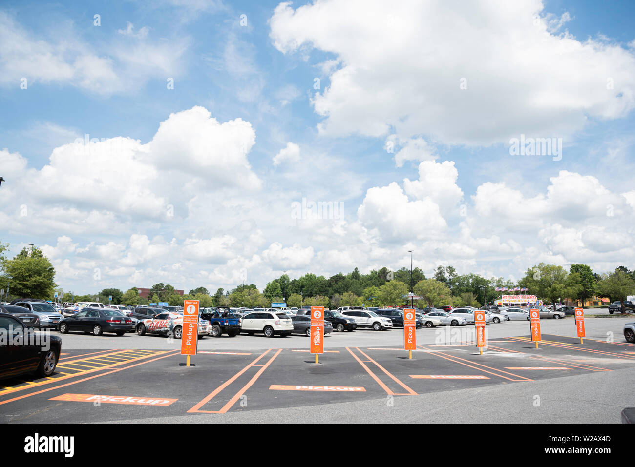 Walmart pickup sign hi-res stock photography and images - Alamy