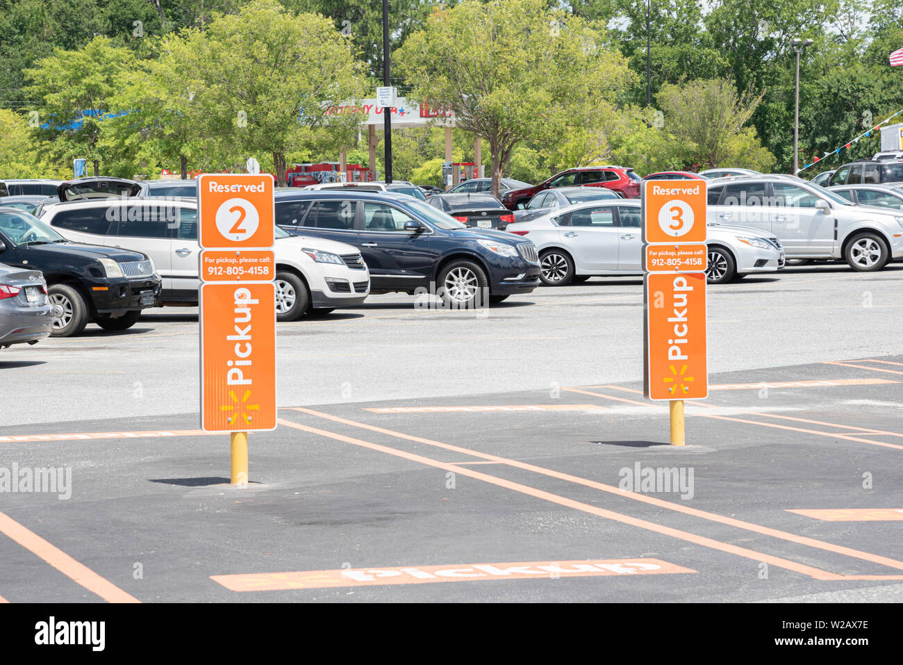 Walmart pickup sign hi-res stock photography and images - Alamy