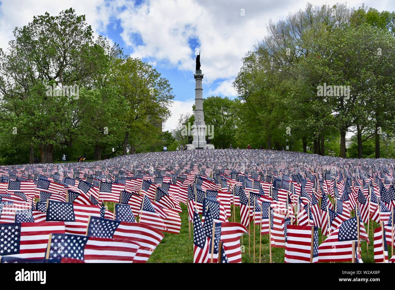 Thousands of Memorial Day flags commemorating fallen soldiers from ...