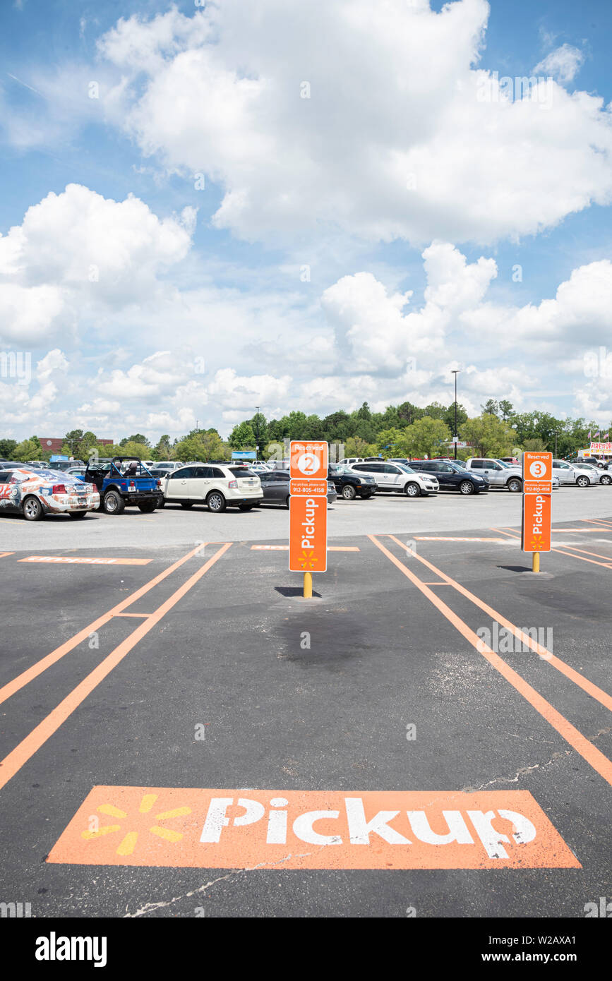 Walmart signs sign hi-res stock photography and images - Alamy