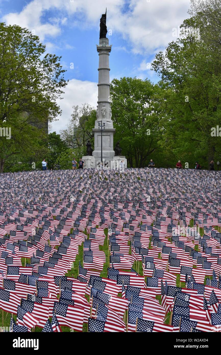 Thousands of Memorial Day flags commemorating fallen soldiers from ...