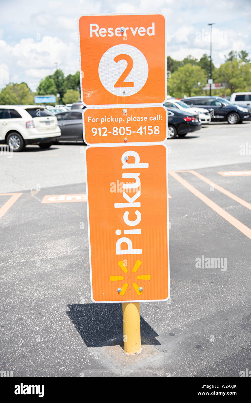Walmart pickup sign hi-res stock photography and images - Alamy