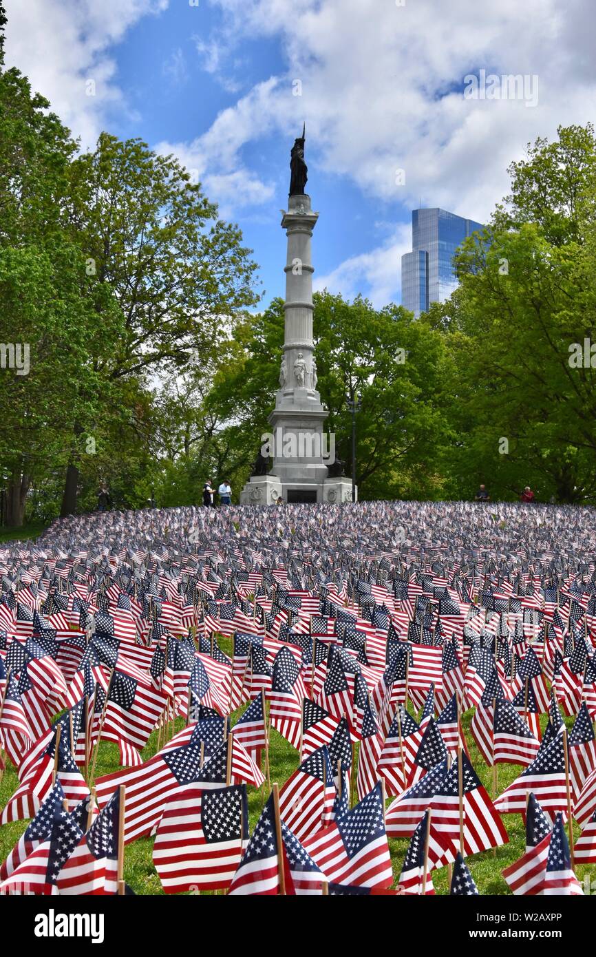Thousands of Memorial Day flags commemorating fallen soldiers from ...