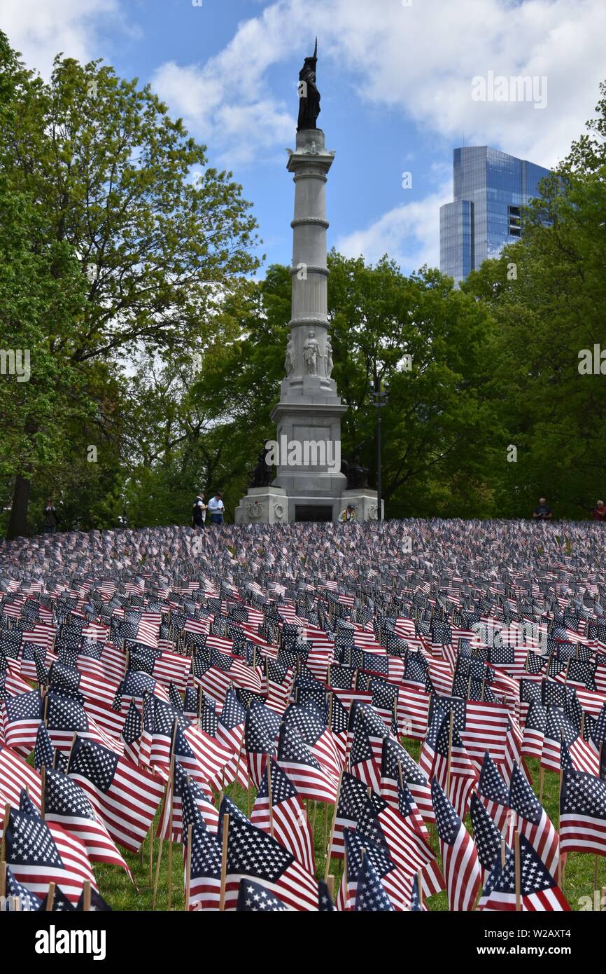 Thousands of Memorial Day flags commemorating fallen soldiers from ...