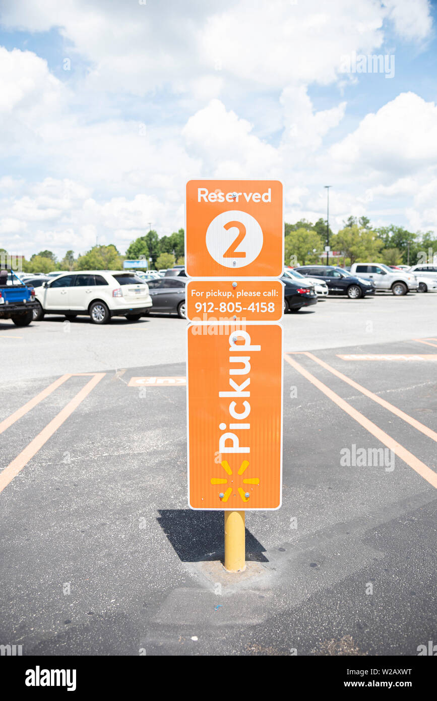 Walmart pickup area sign hi-res stock photography and images - Alamy