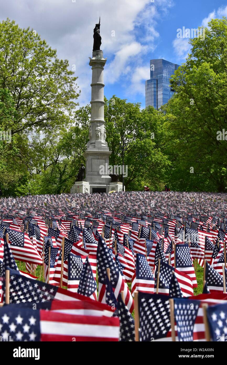 Thousands of Memorial Day flags commemorating fallen soldiers from ...