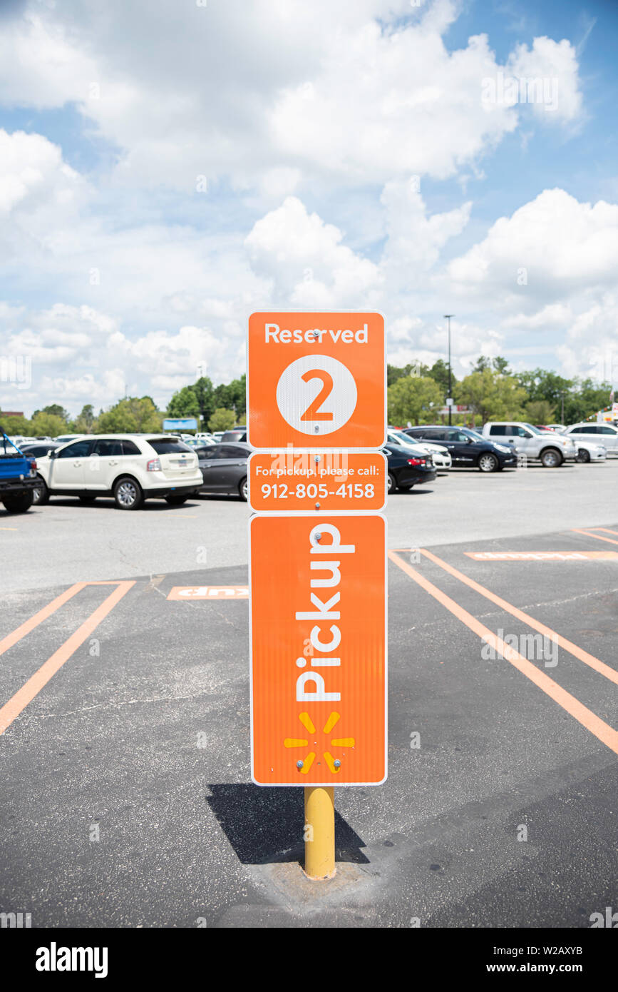Walmart pickup service sign hi-res stock photography and images - Alamy