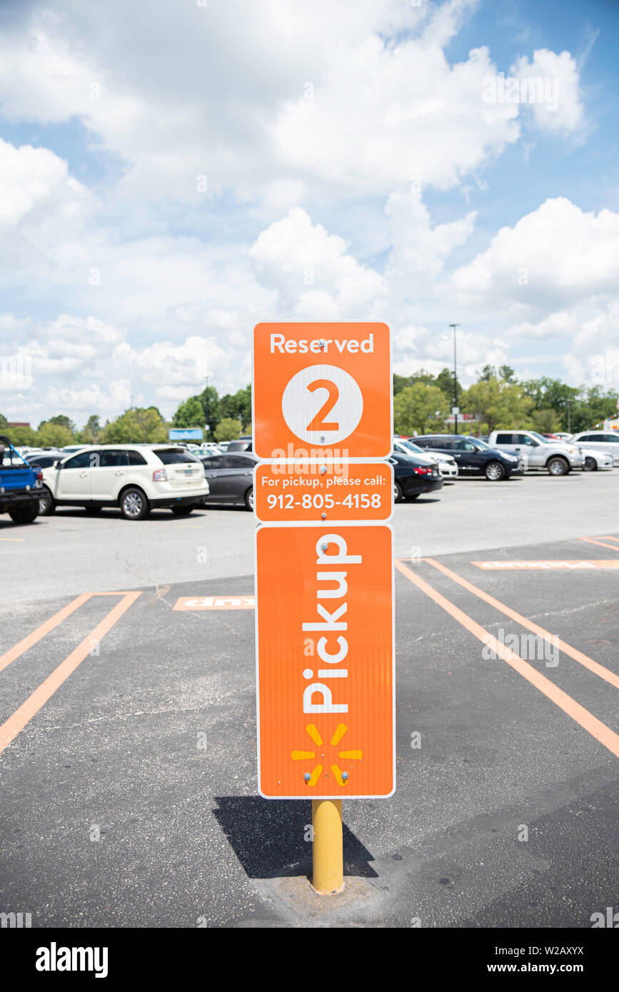 Walmart pickup service sign hi-res stock photography and images - Alamy