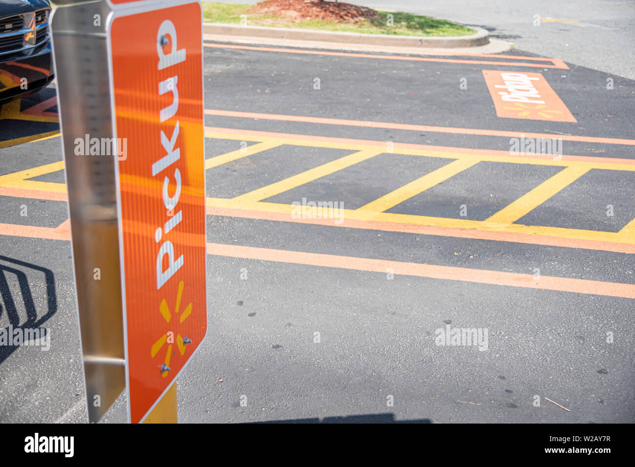Walmart pickup sign hi-res stock photography and images - Alamy