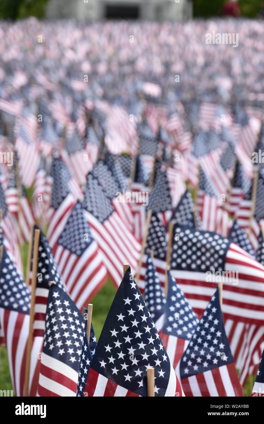 Thousands of Memorial Day flags commemorating fallen soldiers from ...
