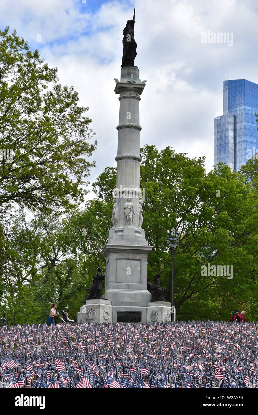 Thousands of Memorial Day flags commemorating fallen soldiers from ...