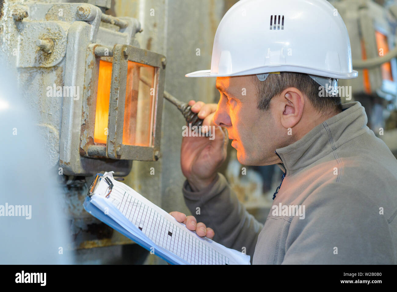 Staff writing hi-res stock photography and images - Alamy