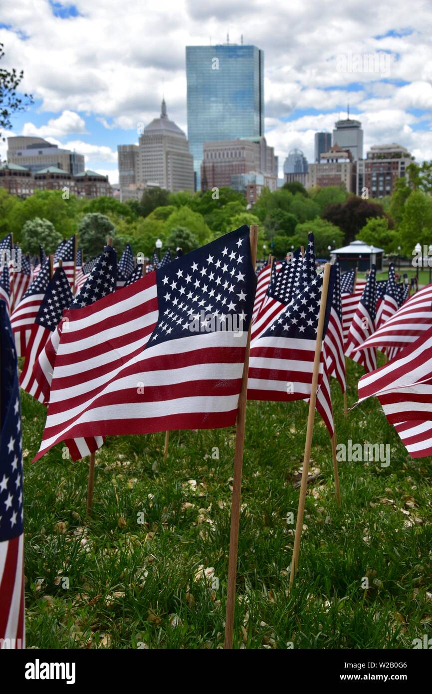 Thousands of Memorial Day flags commemorating fallen soldiers from ...