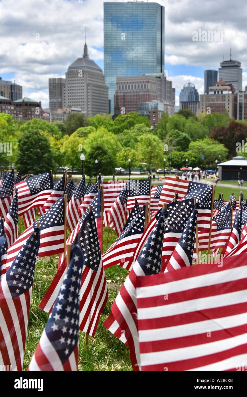Thousands of Memorial Day flags commemorating fallen soldiers from ...