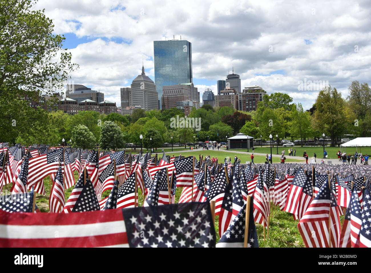 Thousands of Memorial Day flags commemorating fallen soldiers from ...