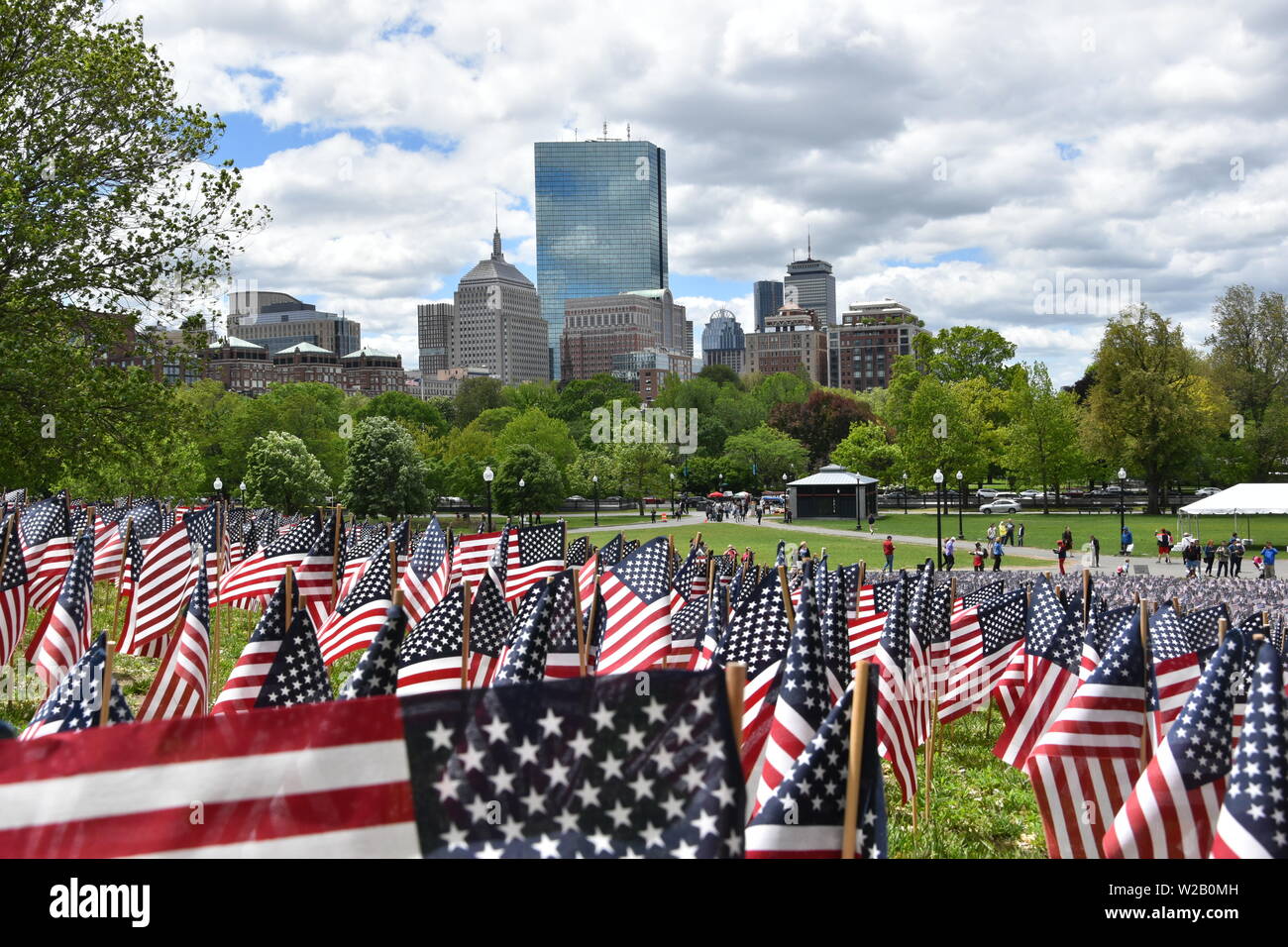 Thousands of Memorial Day flags commemorating fallen soldiers from ...