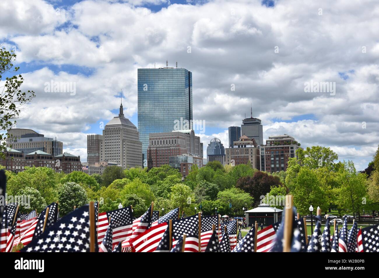 Thousands of Memorial Day flags commemorating fallen soldiers from ...