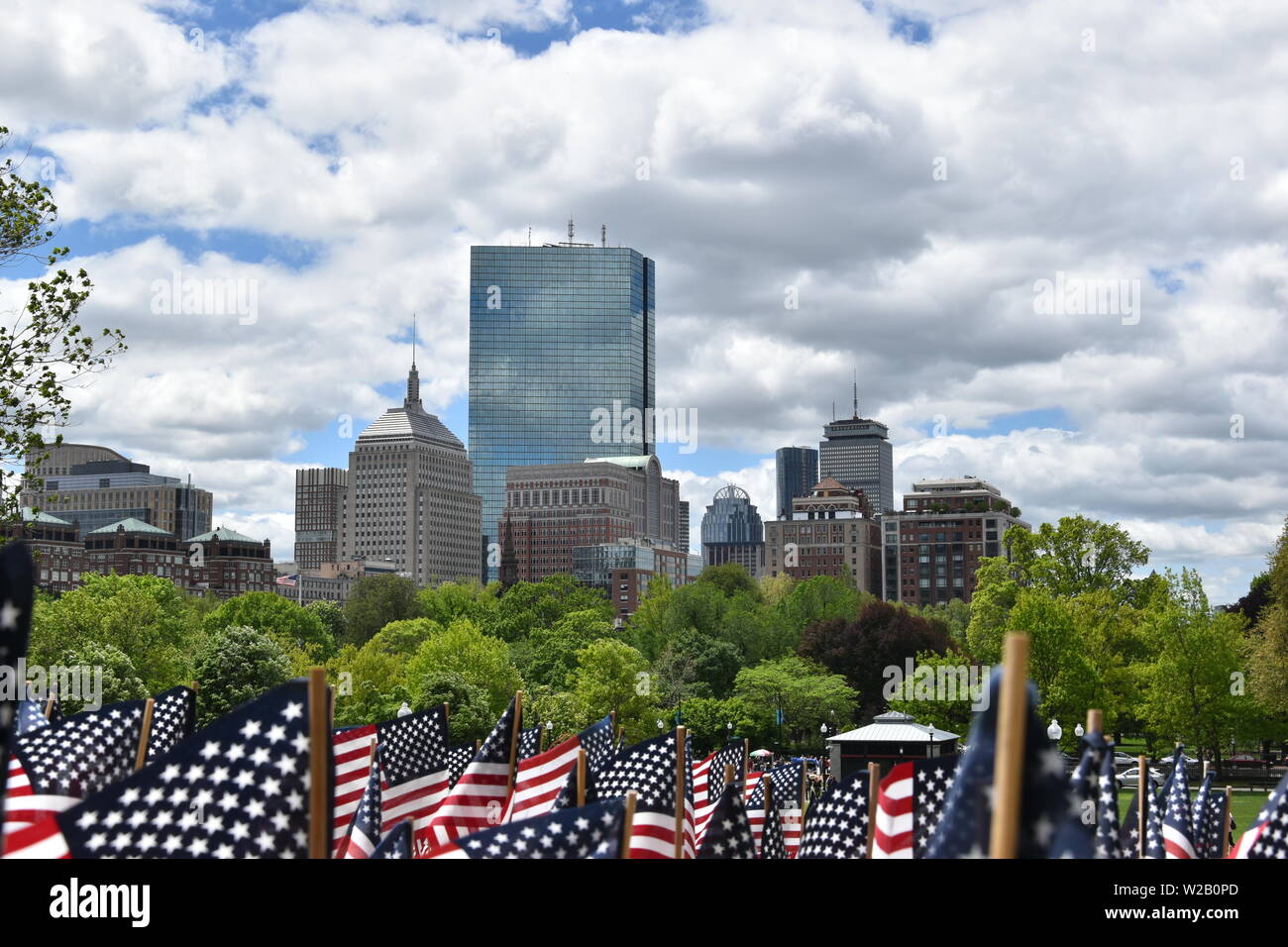 Thousands of Memorial Day flags commemorating fallen soldiers from ...