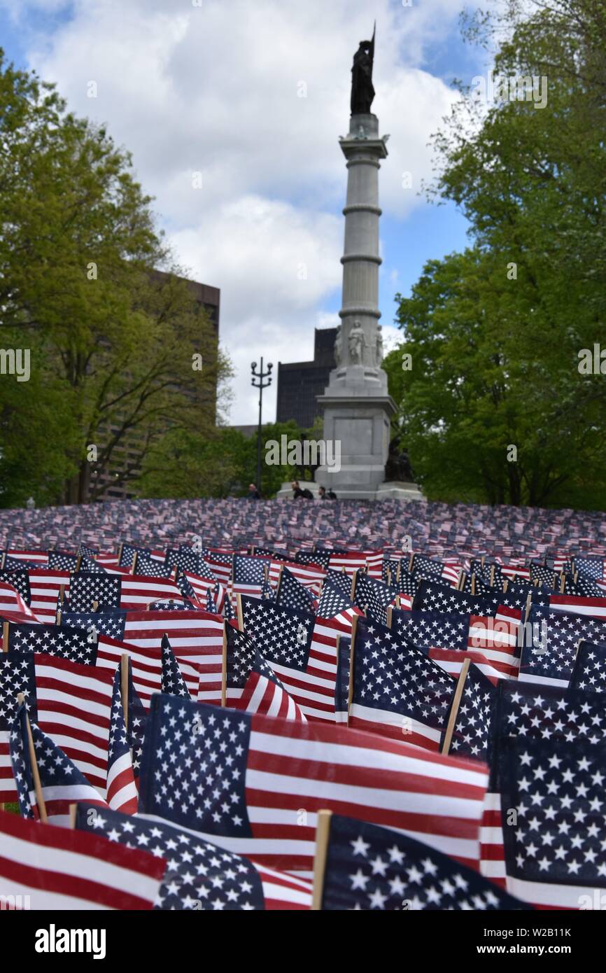 Thousands of Memorial Day flags commemorating fallen soldiers from ...