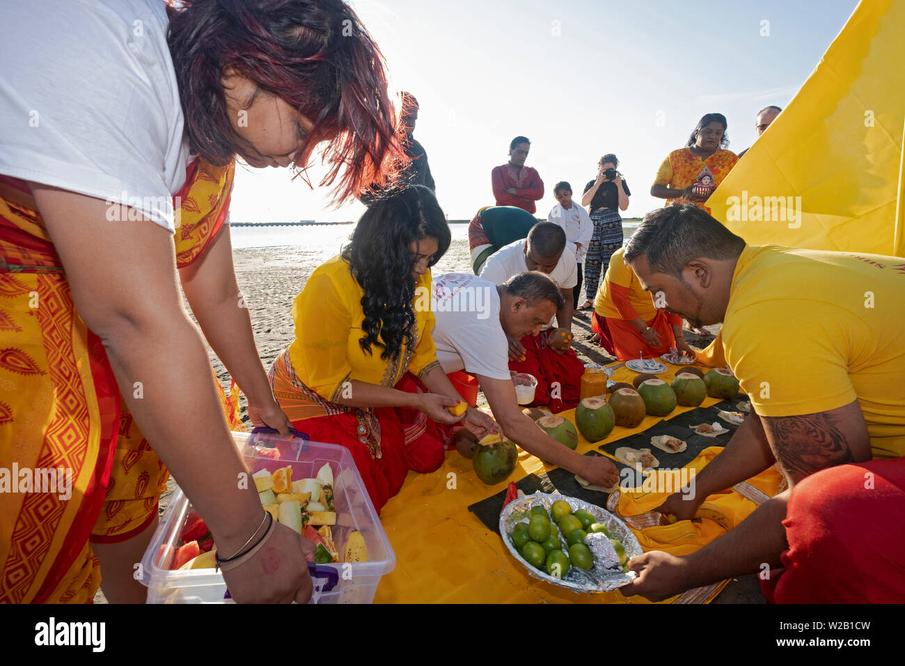 Ganga maa poosai hi-res stock photography and images - Alamy