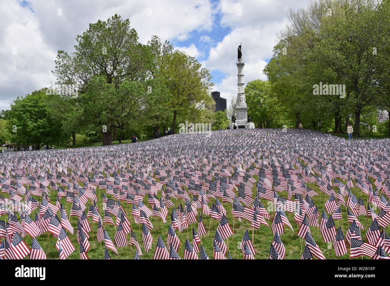Thousands of Memorial Day flags commemorating fallen soldiers from ...