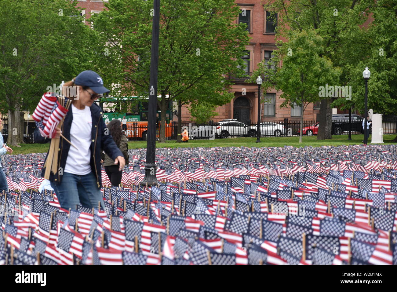 Thousands of Memorial Day flags commemorating fallen soldiers from ...
