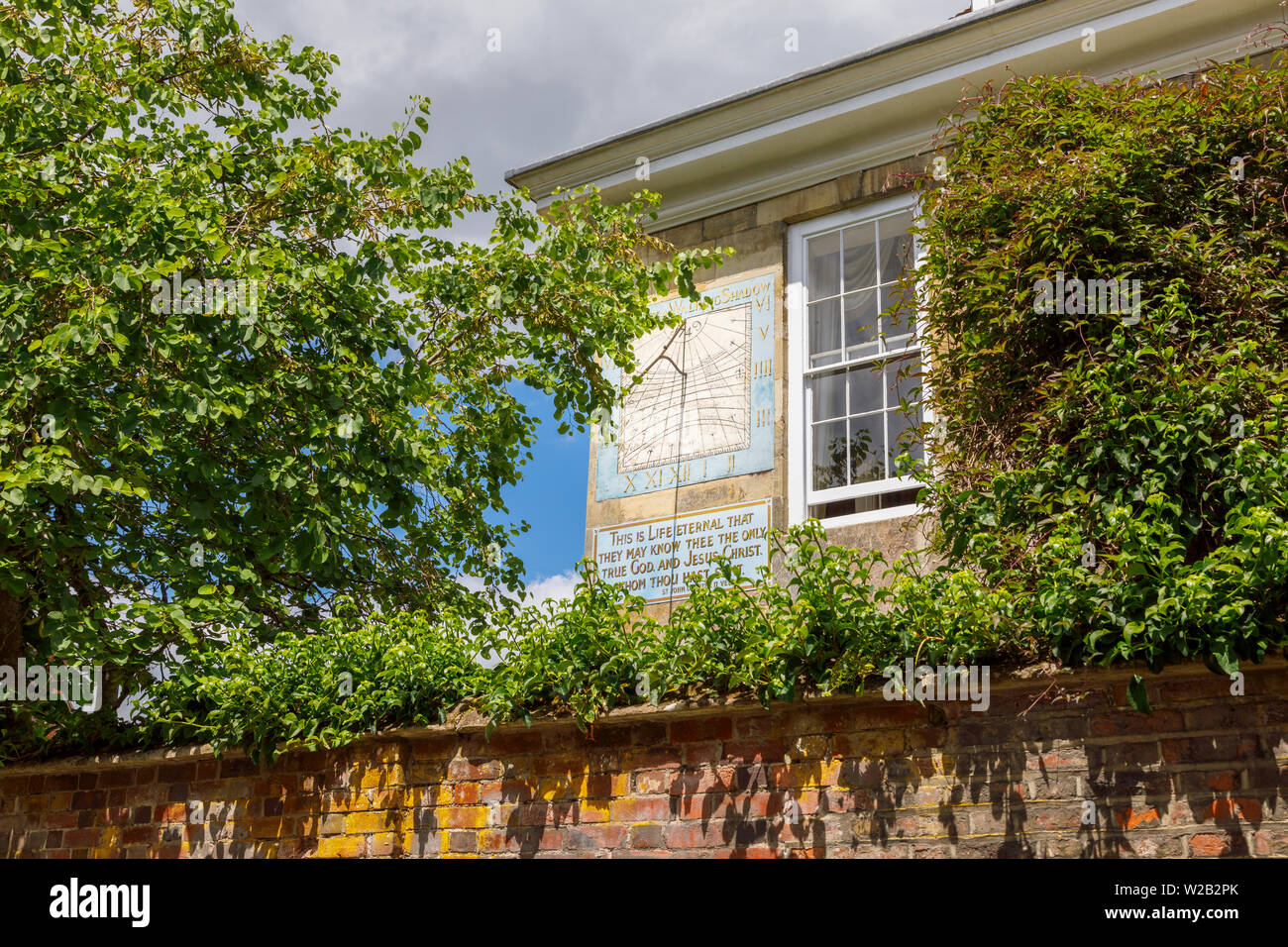 Sundial building hi-res stock photography and images - Alamy