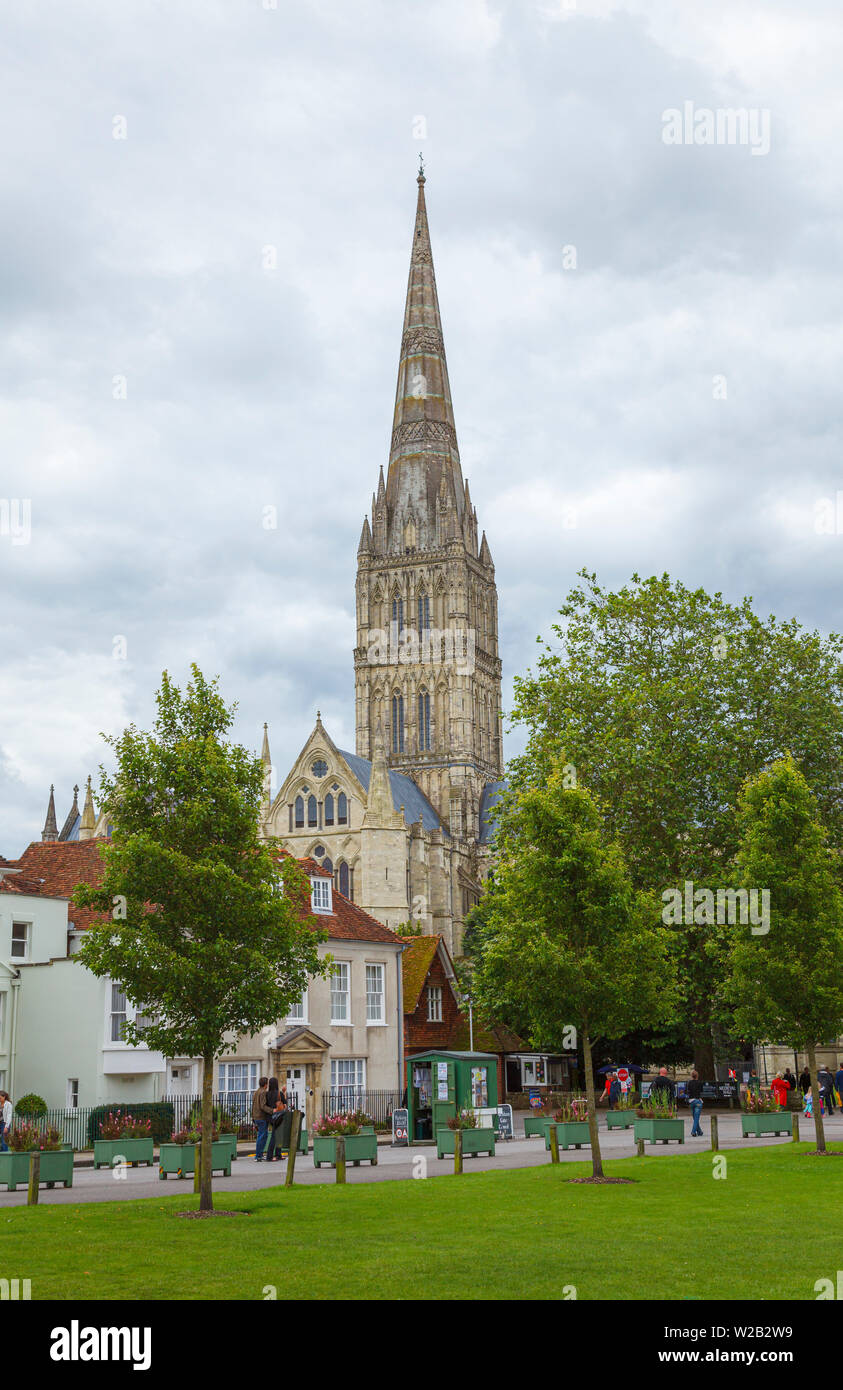 Cathedral close salisbury hi-res stock photography and images - Alamy