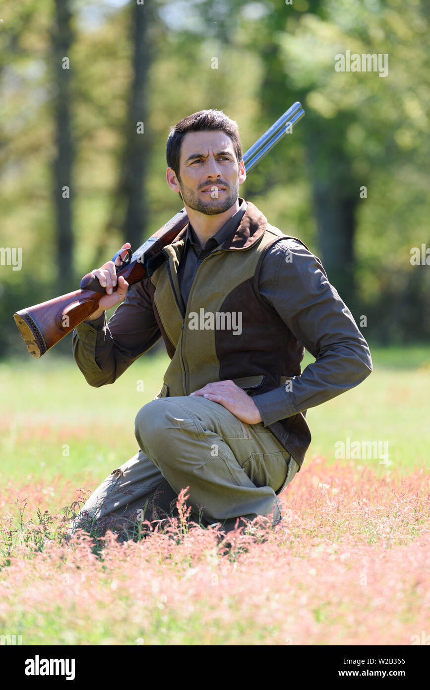 hunter holding in his hand an old hunting rifle Stock Photo - Alamy