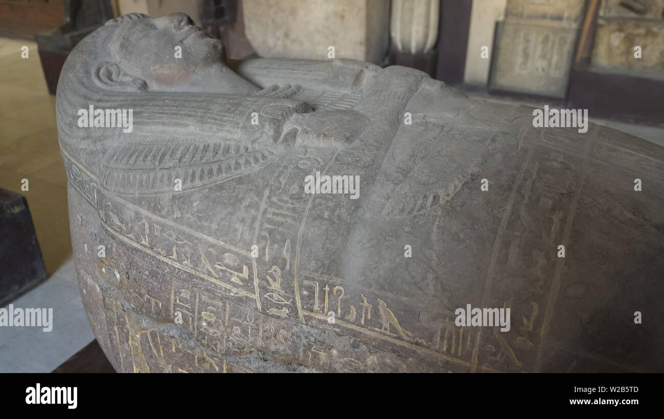 Egyptian granite sarcophagus hi-res stock photography and images - Alamy