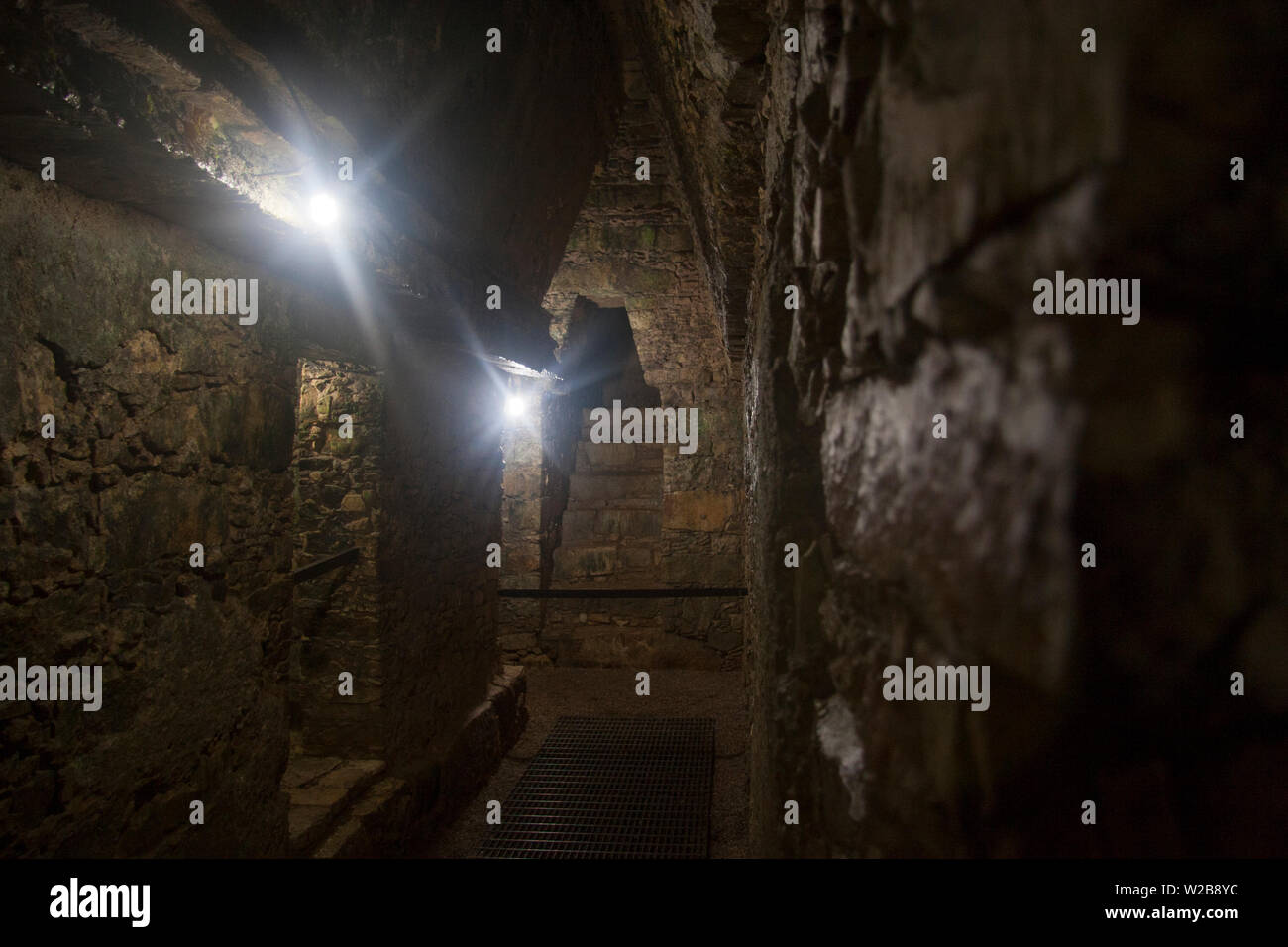 Detalles dentro del interior de Templo de la Reina Roja.Details inside ...