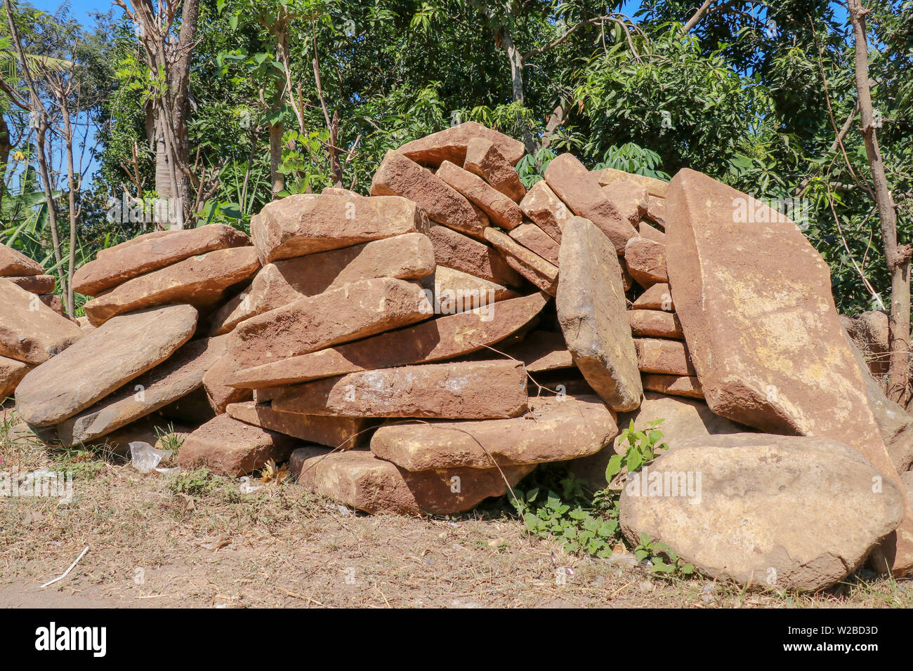 Big flat stones of yellow color. Natural building material. Boulders ...