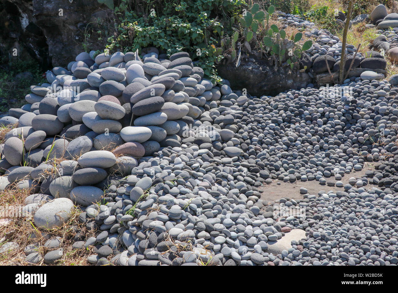 Selection of large stones. Pattern of round pebble stone. Background of ...