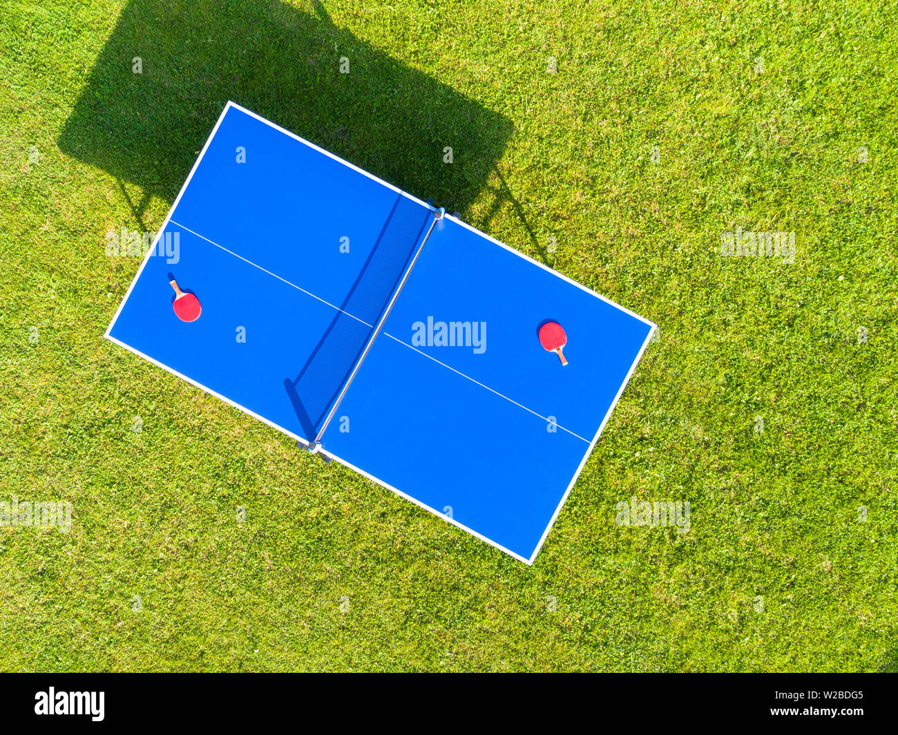 Table tennis table outside hi-res stock photography and images - Alamy